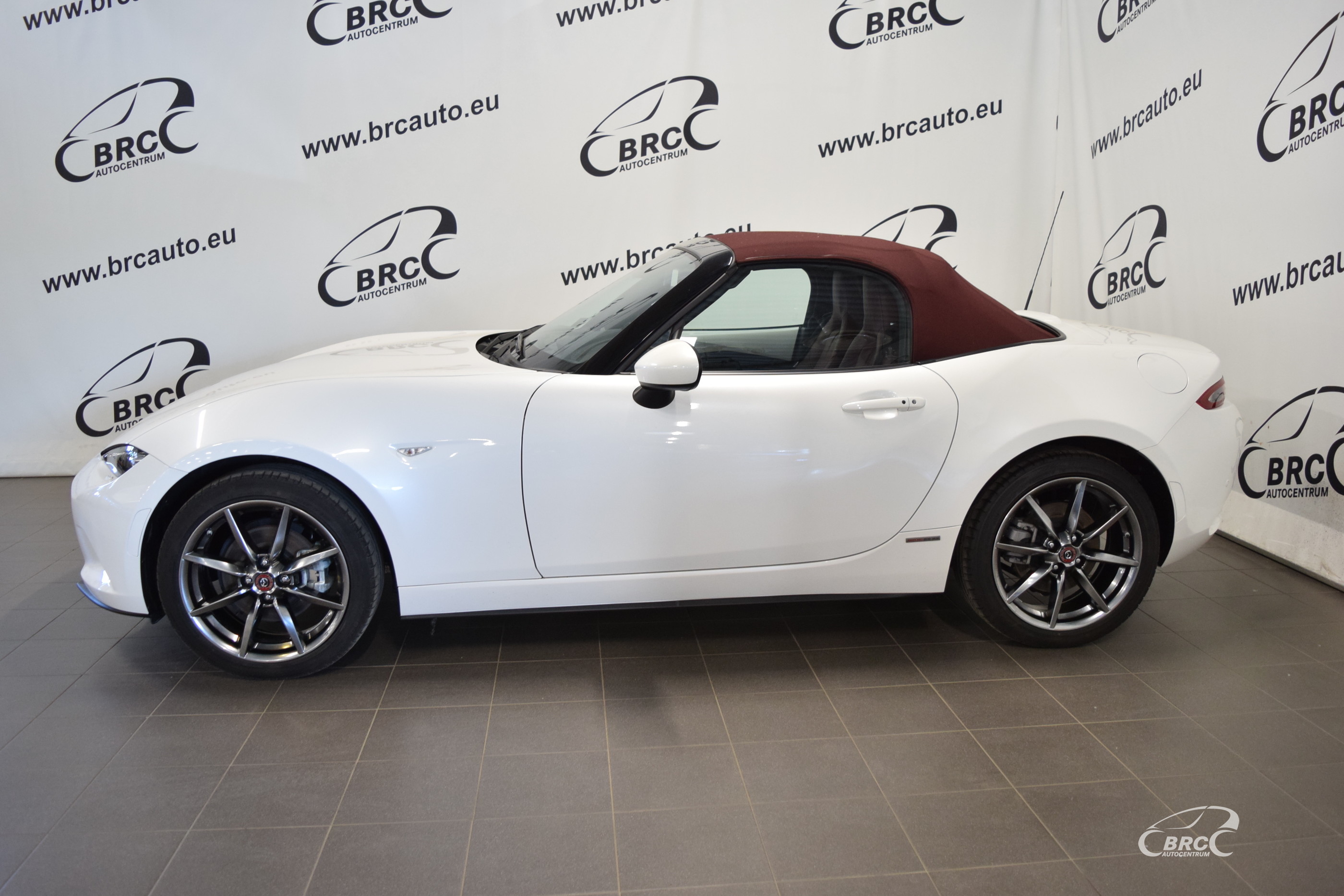 Mazda MX-5 Cabrio Skyactiv G M/T | BRC Autocentrum
